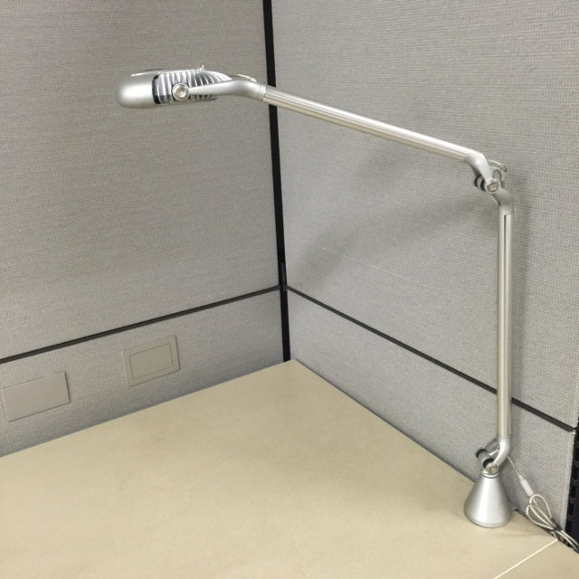 Task Light – Humanscale Element 790 for Bright Workspaces