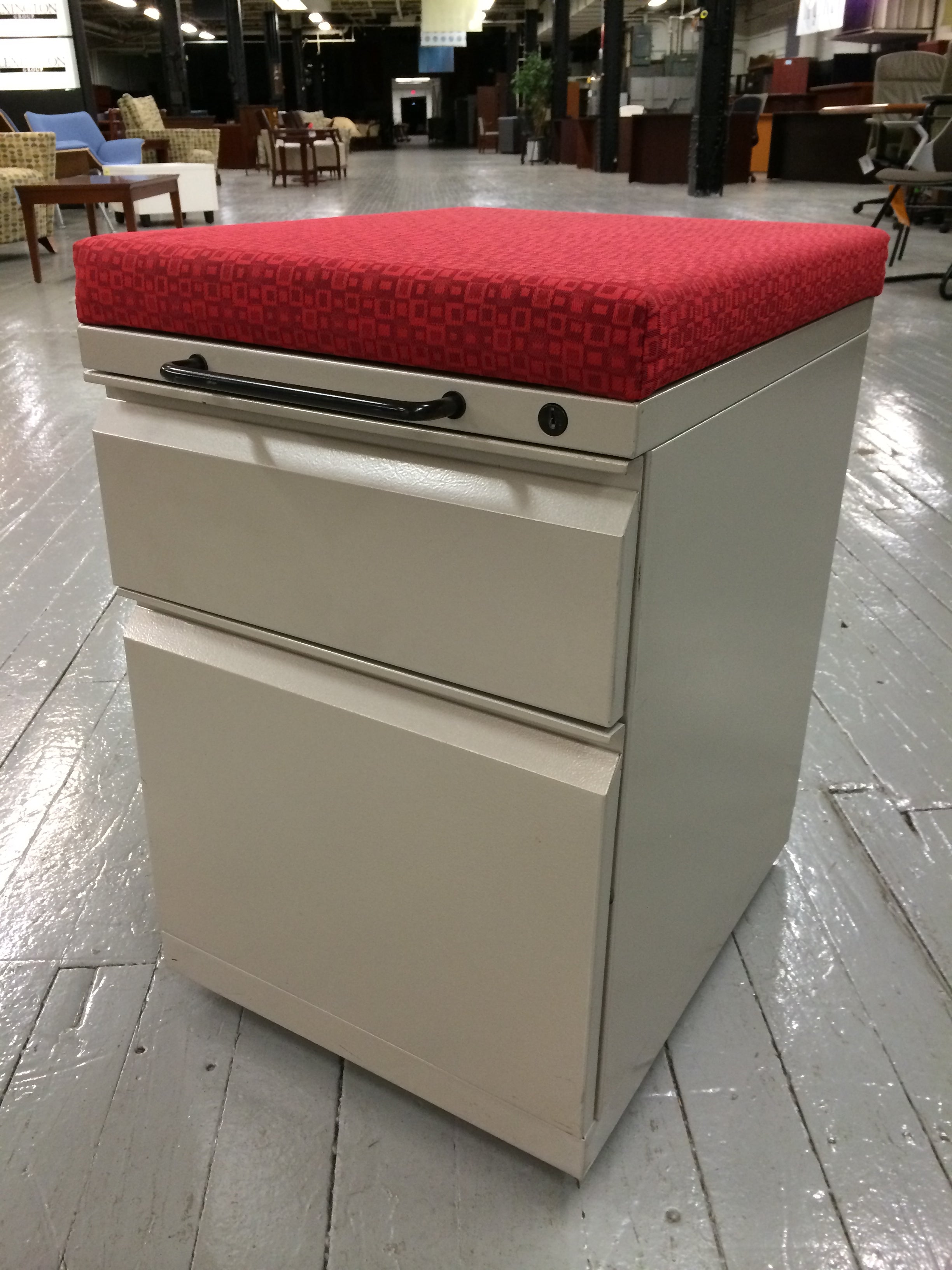 Herman Miller Pedestal – Mobile with Cushion Top for Comfort