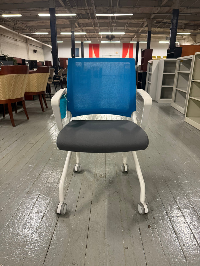 SitOnIt Movi – Nesting Chair for Dynamic Spaces