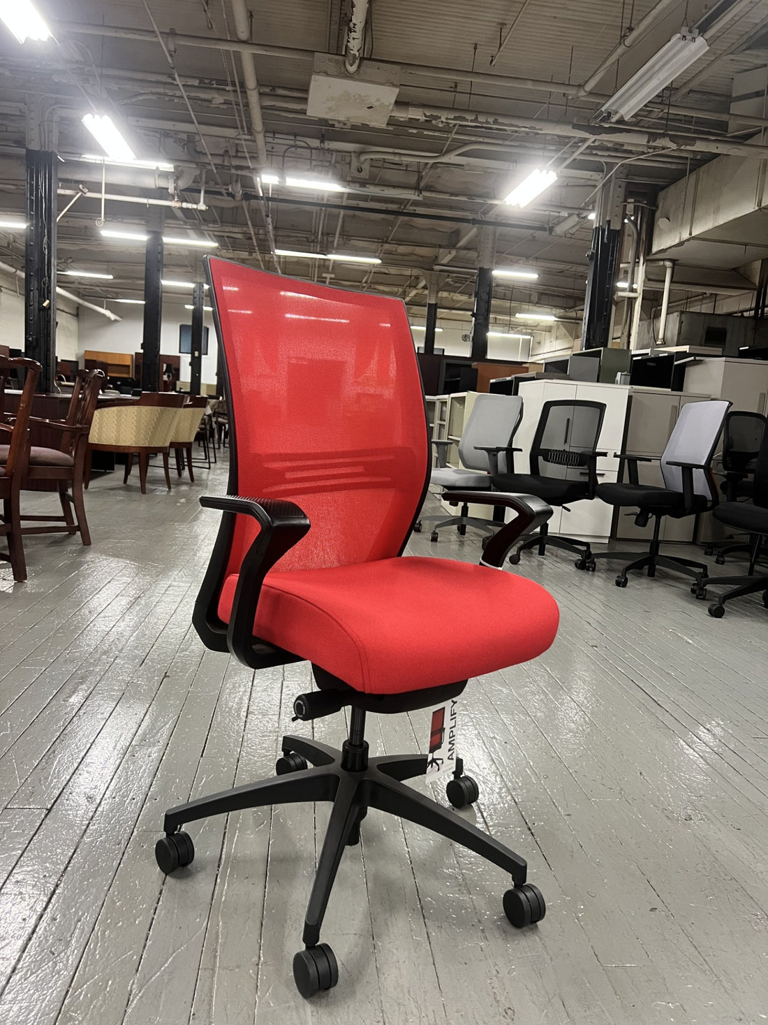 SitOnIt Amplify – Versatile Chair for Any Workspace