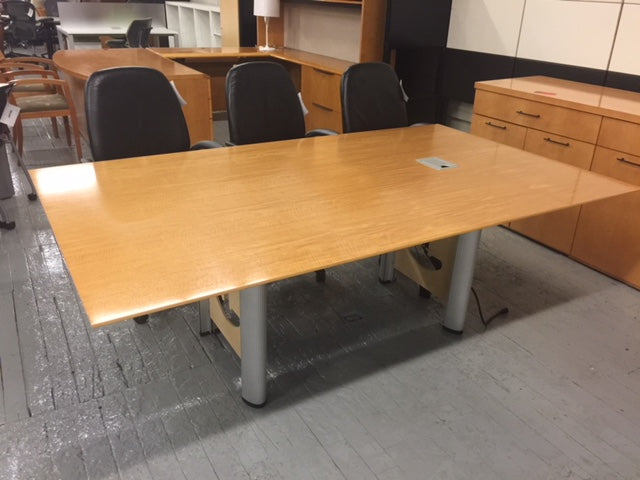 Conference Room Tables – Neinkamper with Integrated Power
