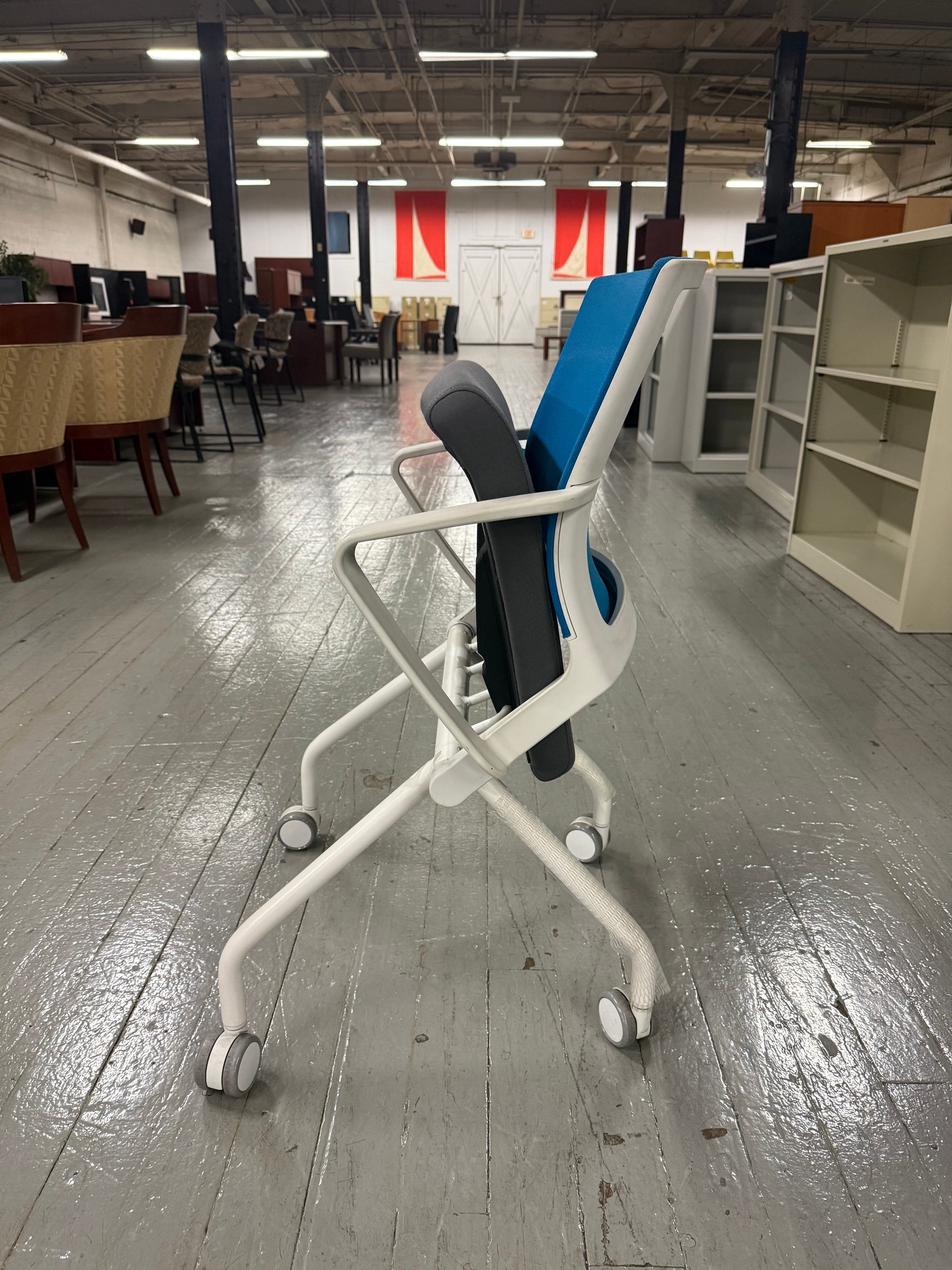 SitOnIt Movi – Nesting Chair for Dynamic Spaces